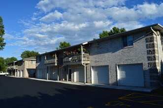 Pinewood Park Villas Rentals - Howard, WI | Apartments.com