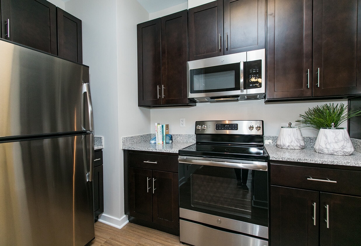 Verde at Howard Square East - 7600 Hearthside Way Elkridge, MD 21075 ...