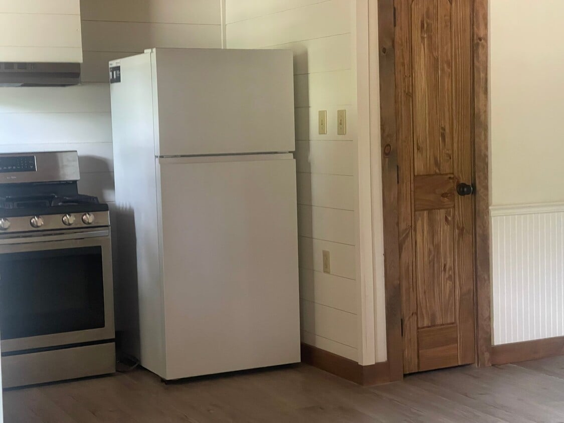 2100 E Main St Unit 2100 E Main Street B2, Rogersville, TN 37857 ...