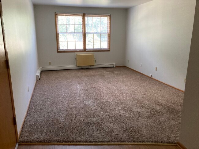 5020 W Cold Spring Rd, Greenfield, WI 53220 - Condo for Rent in ...