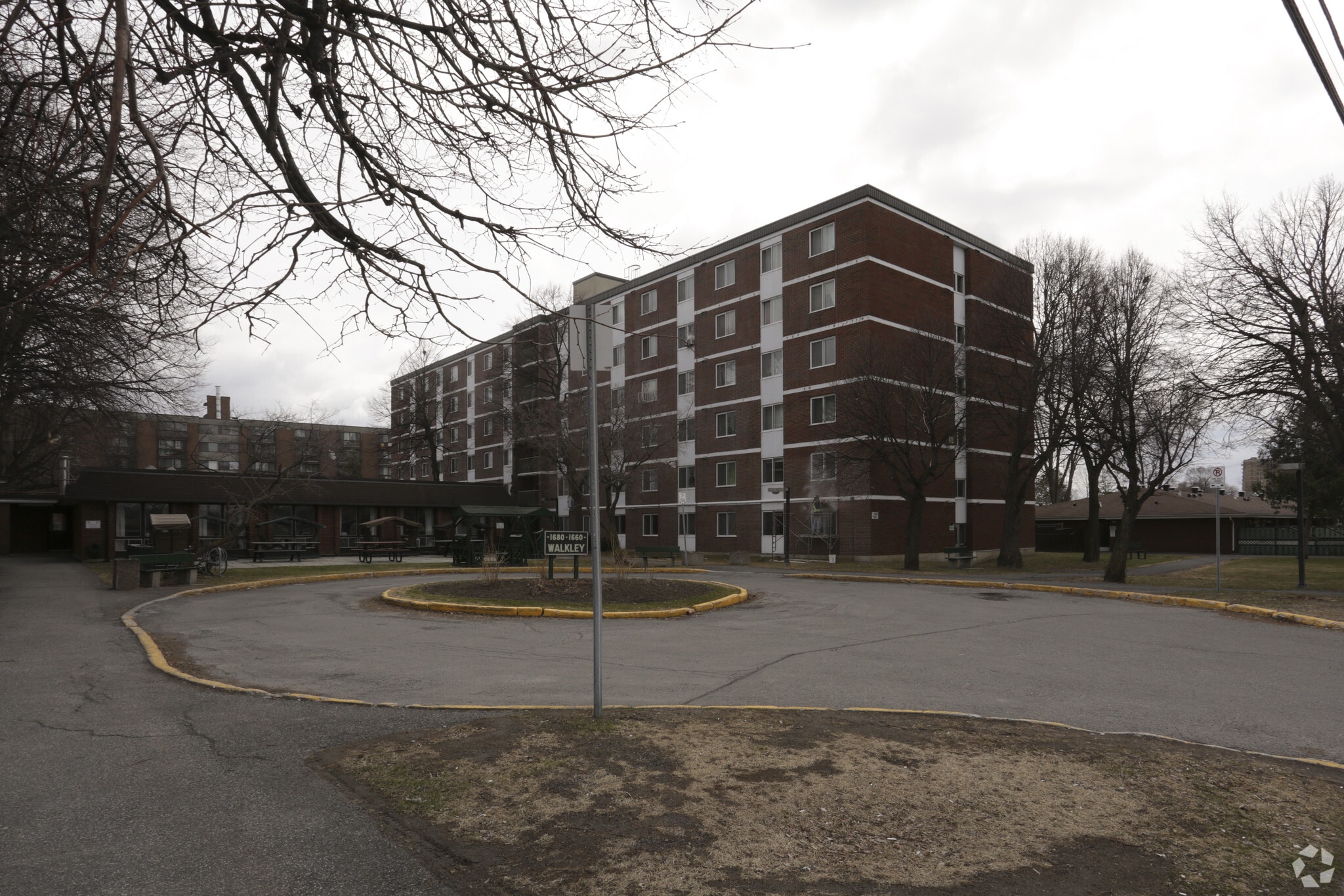 Walkley Road Bungalows Apartments - 1650 Walkley Rd Ottawa, ON ...