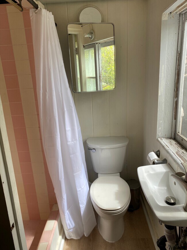 1970 Mott-Smith Dr, Honolulu, HI 96822 - House Rental in Honolulu, HI ...