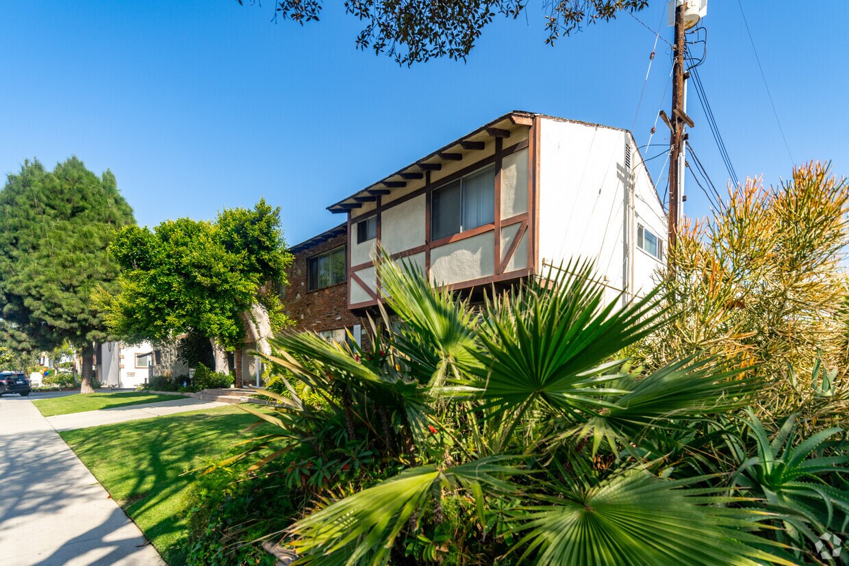 Kingswood - 20404 Anza Ave Torrance, CA 90503 | Apartments.com