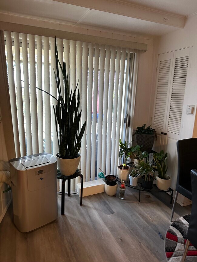 10551 Commerce Ave Unit B, Tujunga, CA 91042 - 10551 Commerce Ave ...