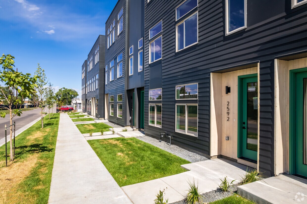 Delaware Street Townhomes Apartments - 351-375 W Vassar Ave Denver, CO ...