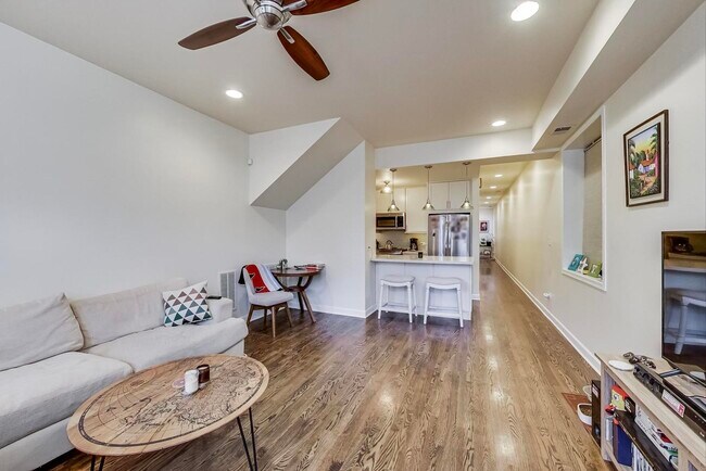 920 W Wolfram St Unit 1F, Chicago, IL 60657 - Condo for Rent in Chicago ...