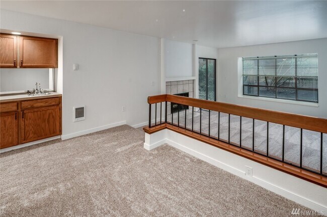 10545 Meridian Ave N Unit 1-104, Seattle, WA 98133 - Condo for Rent in ...