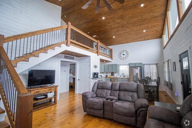 Apartments for Rent with a Balcony in Compton AR