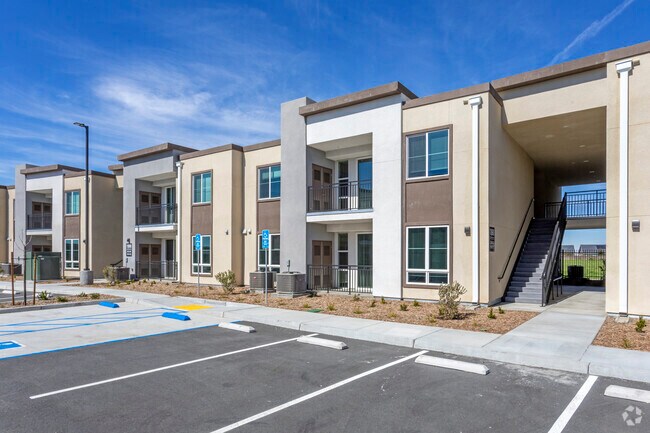 Berkshire Crossing - Apartments in Hanford, CA | Apartments.com