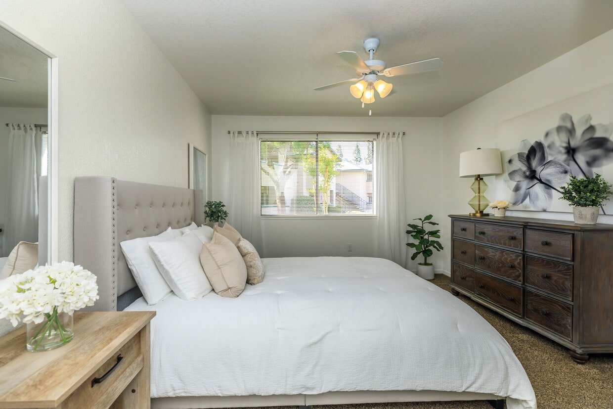 Papillon Apartment Homes - 5464-5466 N Figarden Dr Fresno, CA 93722 ...