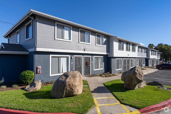 Pepper Tree Village Apartments for Rent with a Walk-In Closet - El ...