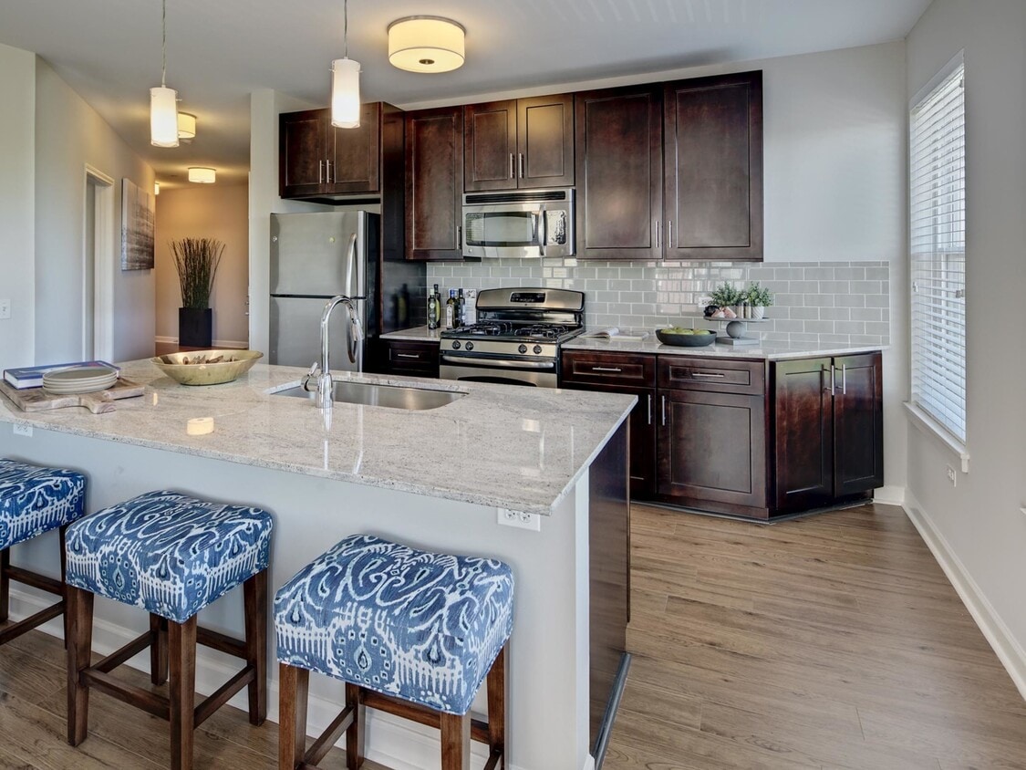 AMLI Evanston - 737 Chicago Ave Evanston, IL 60202 | Apartments.com