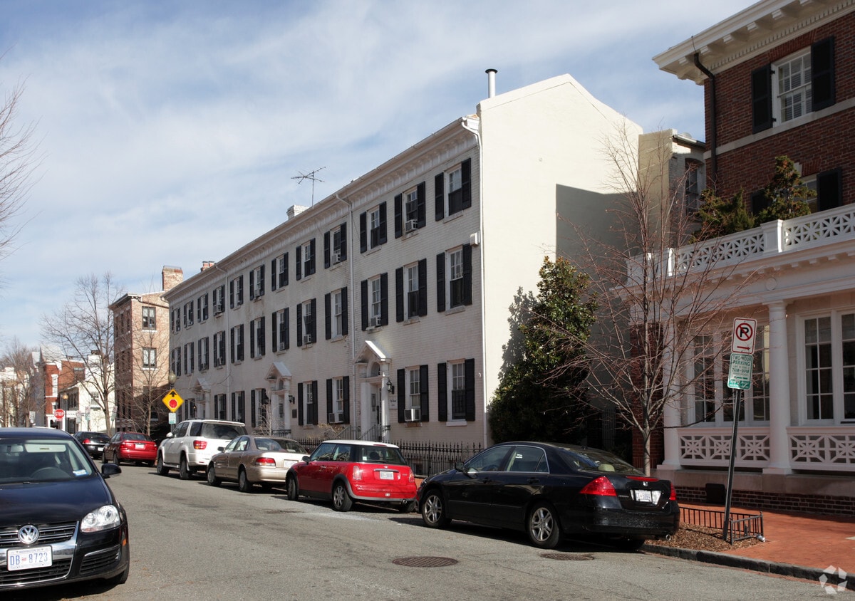 The Colonial - Apartments in Washington, DC | Apartments.com