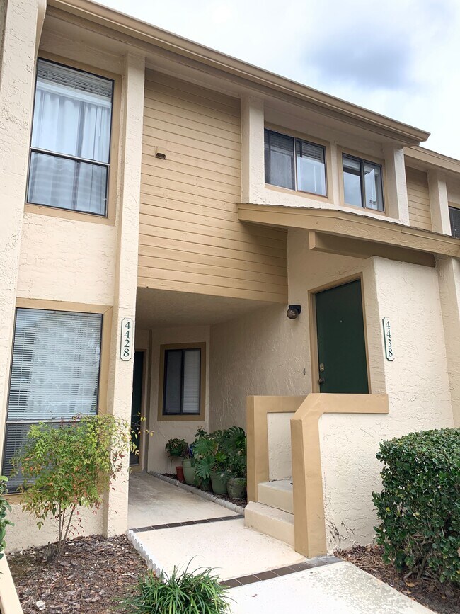 Middlebrook Pines Condominium Apartments for Rent with a Swimming Pool ...