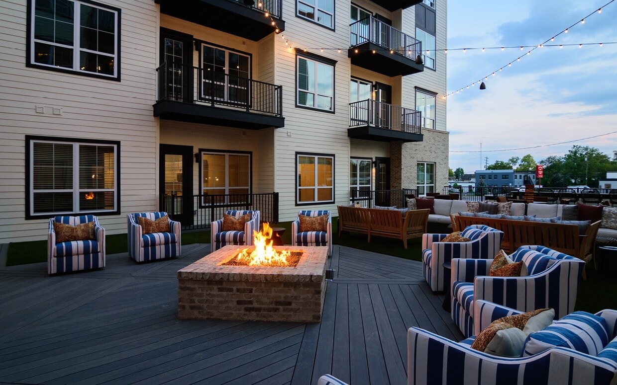 Essex Apartments At 1145 Chambers Rd Columbus Oh