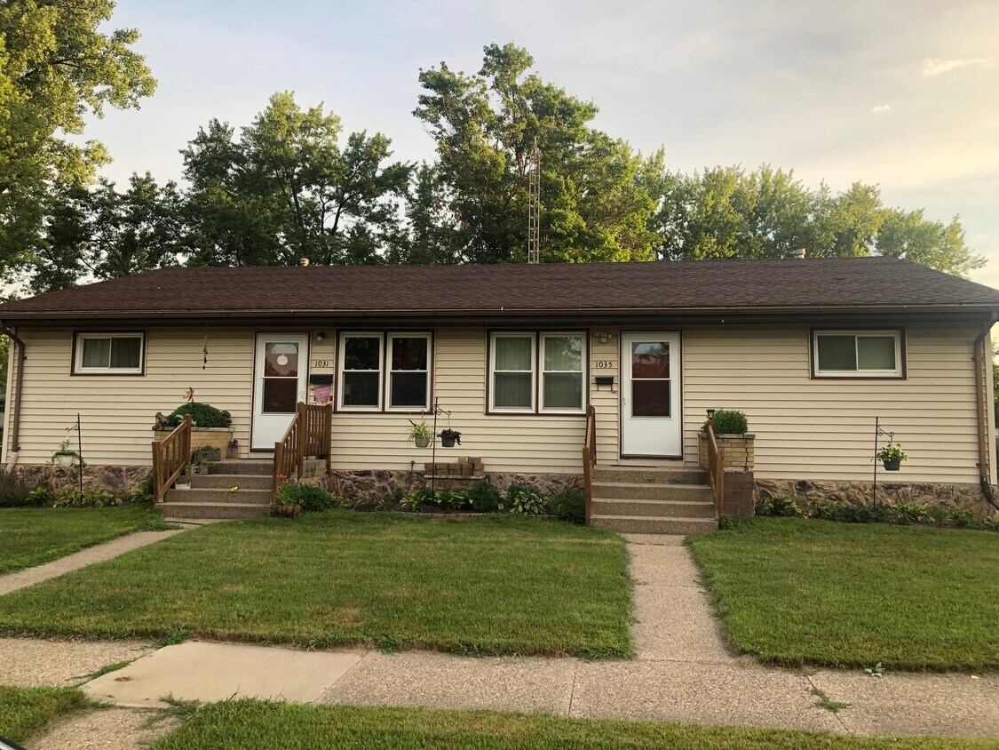 1035 4th St, Reedsburg, WI 53959 - House Rental in Reedsburg, WI ...