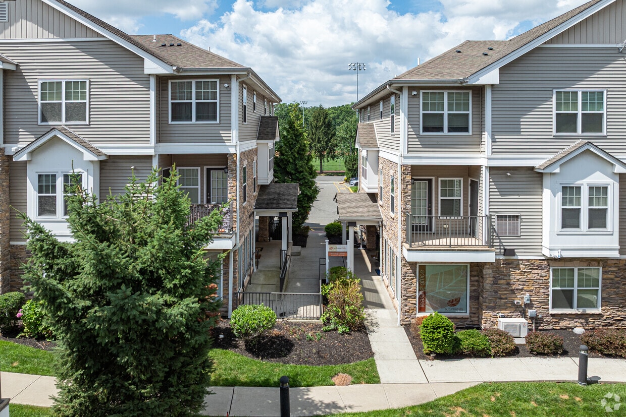 Autumn Hills - 400 Hoover Way Woodbridge, NJ 07095 | Apartments.com