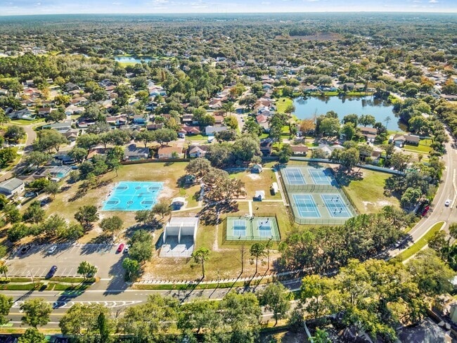 Fairway Park Apartments for Rent with a Swimming Pool - Valrico, FL - 1 ...