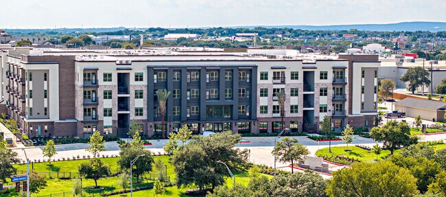 Huntington Place Apartments for Rent with a Garage - San Antonio, TX ...