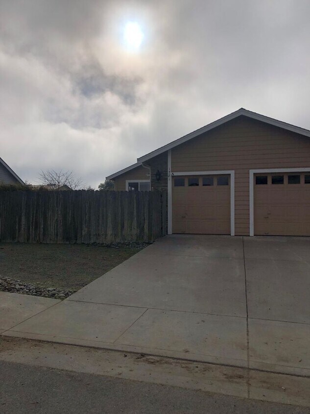 1781 Chanterelle Dr Unit A, McKinleyville, CA 95519 - Room for Rent in ...