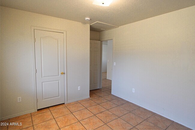 9950 W Lynx Dr Unit C, Arizona City, AZ 85123 - Room for Rent in ...