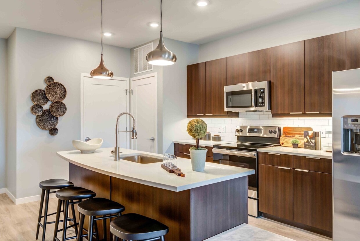 Brookside 51 - 5100 Oak St Kansas City, MO 64112 | Apartments.com