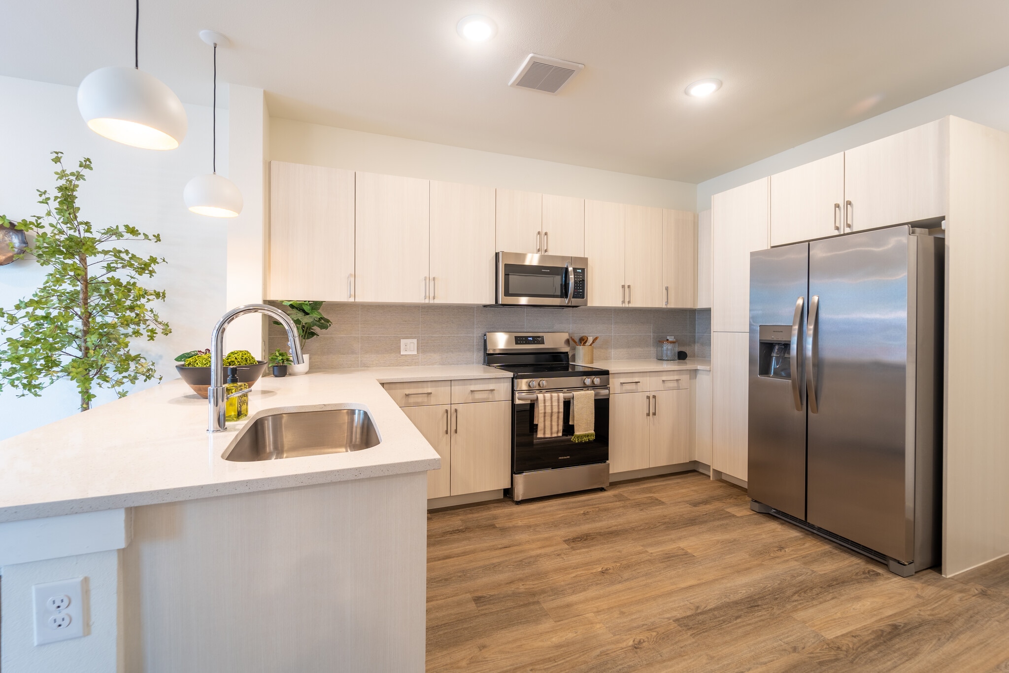CO/OP Bluffview - 3842 W Northwest Hwy Dallas, TX 75220 | Apartments.com