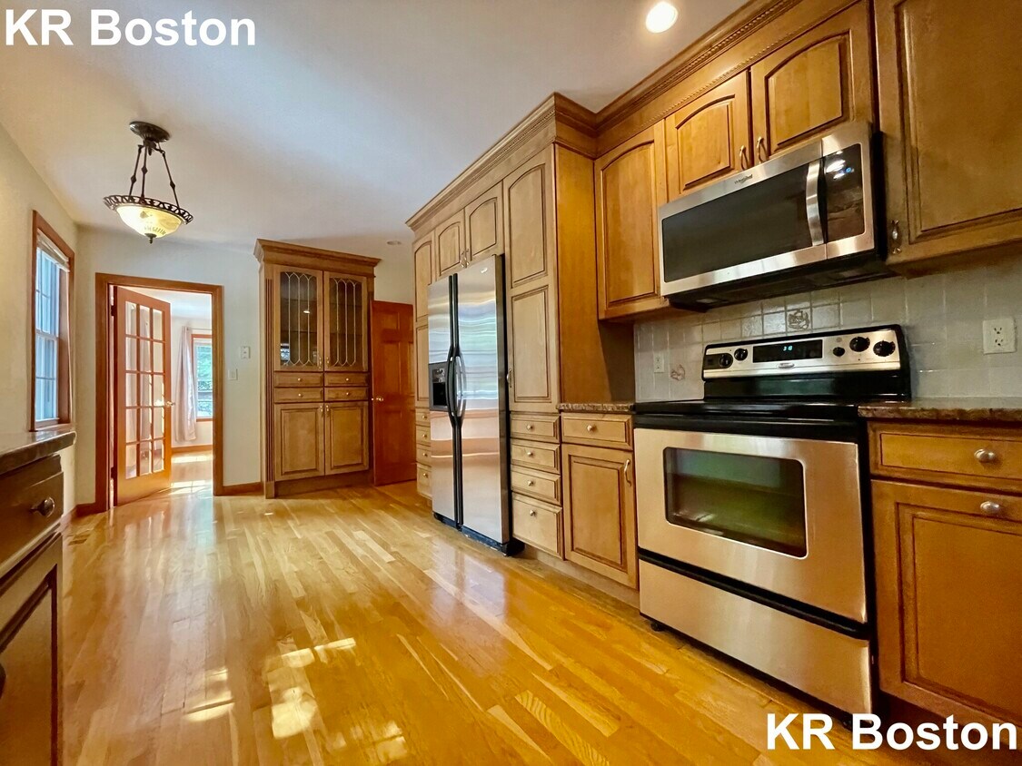 52 Rawson Rd Unit 1, Brookline, MA 02445 - 52 Rawson Rd Brookline, MA 02445 | Apartments.com