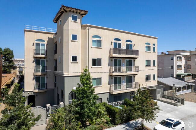 Bakman Avenue Apartments - 5044 Bakman Ave North Hollywood, CA ...