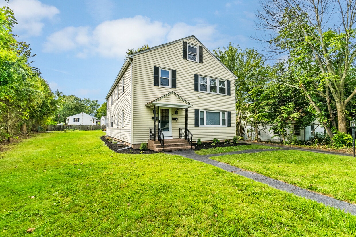 523 /525 Hunting Hill Ave, Middletown, CT 06457 - Townhome Rentals in ...