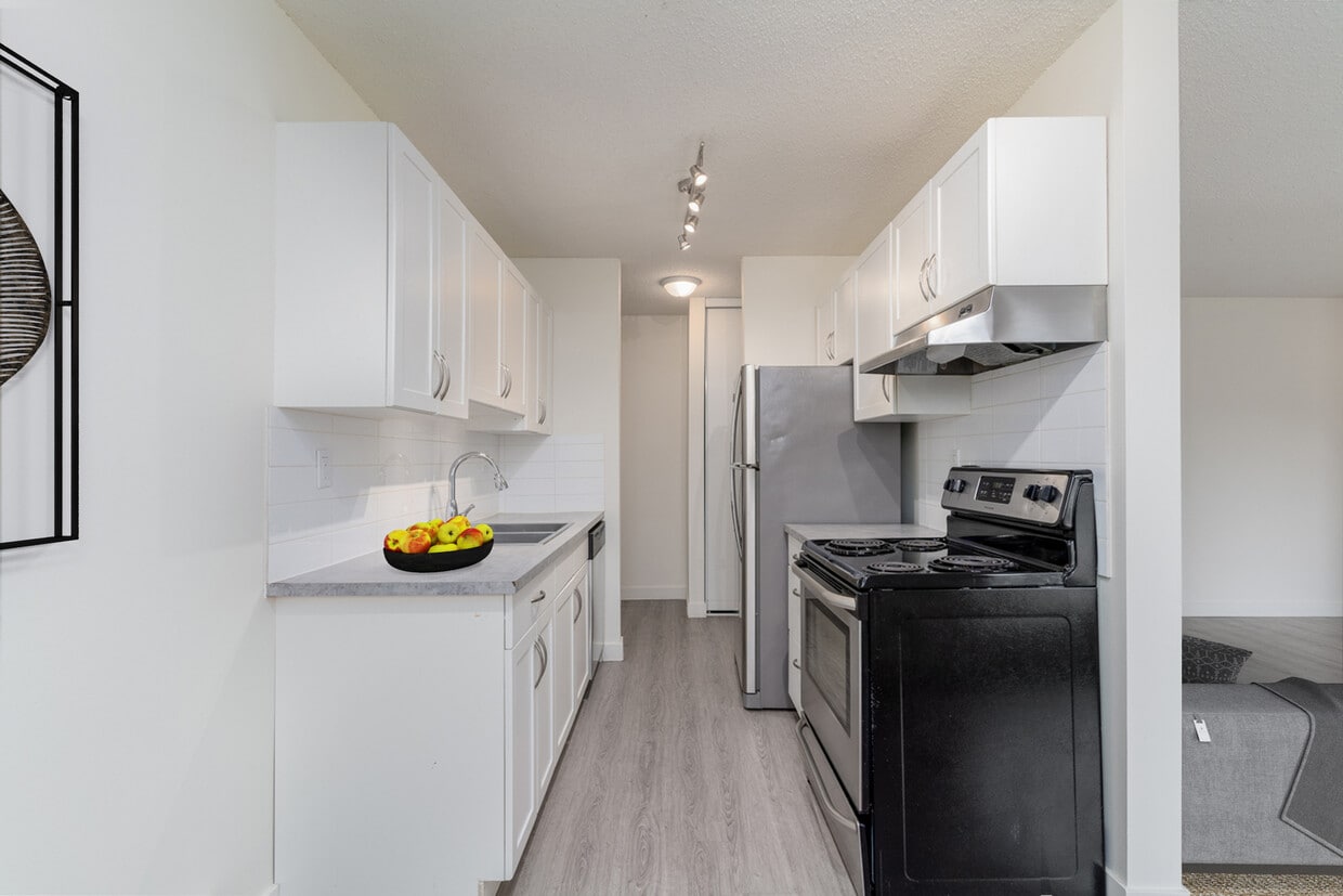 Greentree Village Apartments - 17738 81st Ave Nw Edmonton, AB ...
