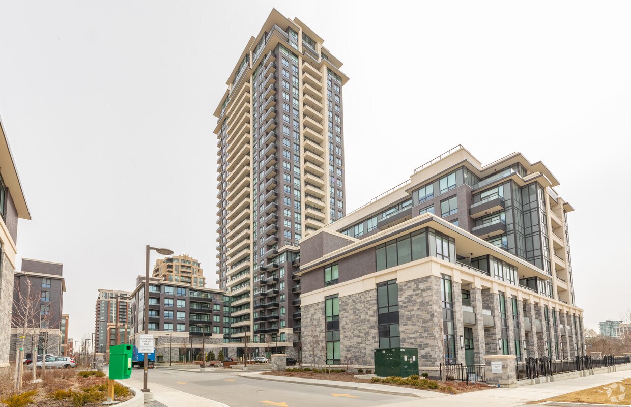 Riverside Uptown Markham Apartments - 15 Water Walk Dr Markham, ON ...