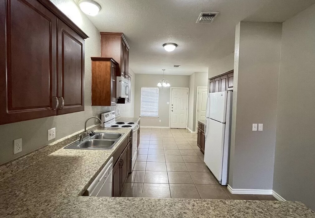 4414 Reveille Rd, College Station, TX 77845 - Townhome Rentals in ...