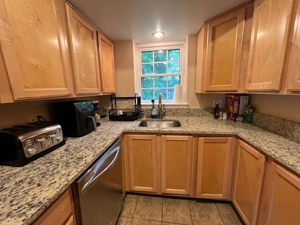 39 Lake Shore Ct Unit 3, Boston, MA 02135 - 39 Lake Shore Ct Boston, MA ...