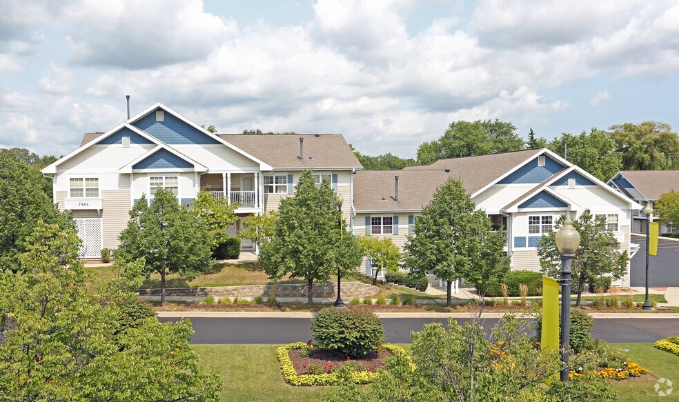 Apartments for Rent with a Swimming Pool in Pheasant Run, Milwaukee ...