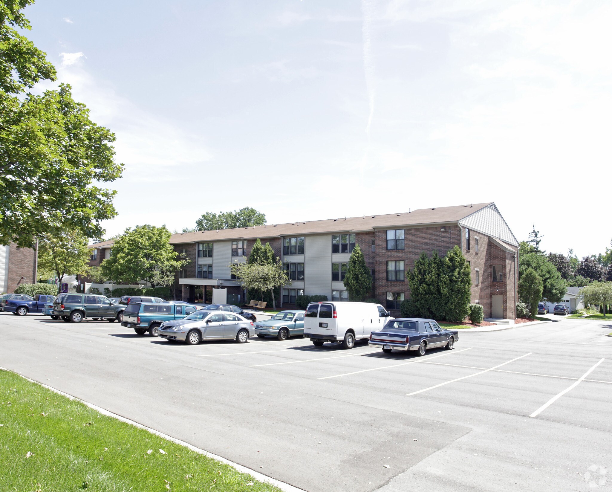Devon Square Apartments - 1225 Orchard St Ferndale, MI 48220 ...
