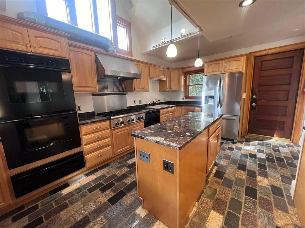 345 S Great Rd Unit 345A, Lincoln, MA 01773 - Room for Rent in Lincoln ...