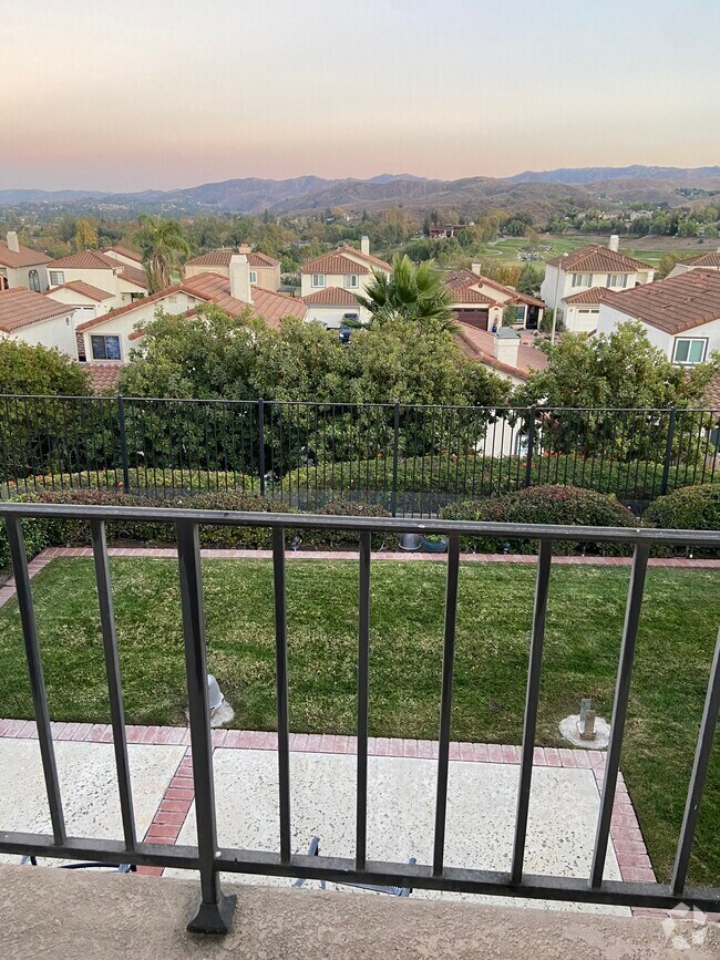 Regalia Apartments for Rent with a Swimming Pool - Simi Valley, CA - 1 ...