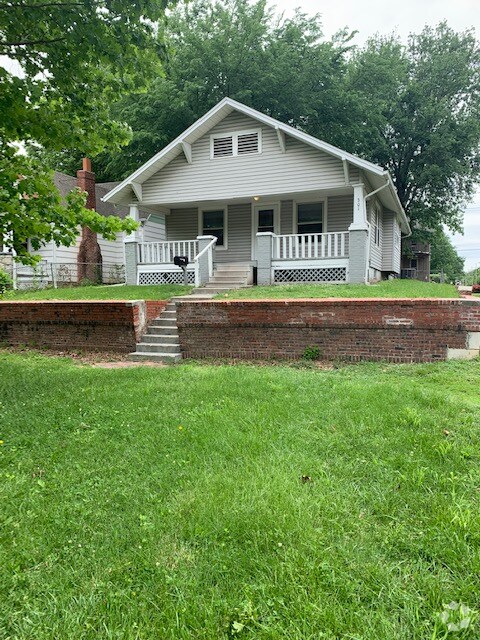 West Meade Apartments for Rent with Hardwood Floors - Topeka, KS - 1 ...