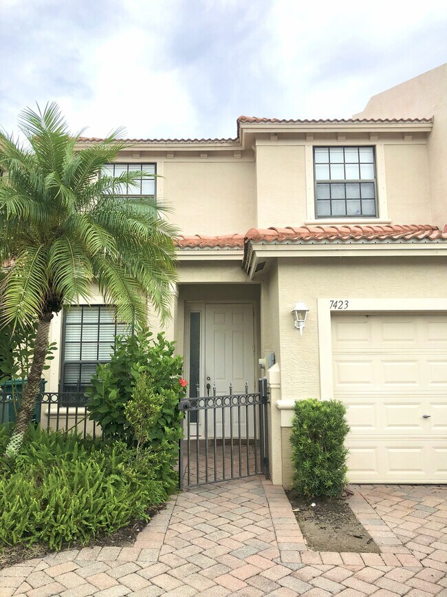 Summit Place Apartments for Rent with a Garage - Naples, FL - Updated ...
