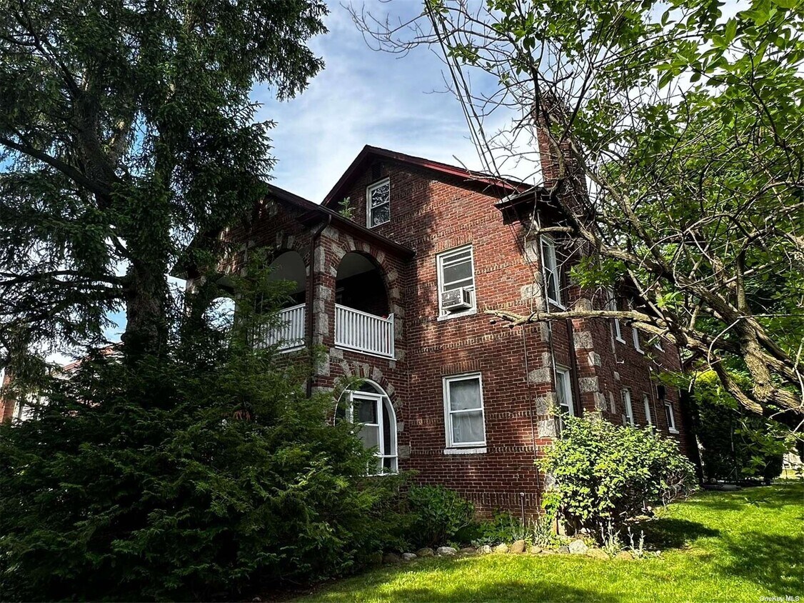 15 Prospect St, Great Neck, NY 11021 - House Rental in Great Neck, NY ...