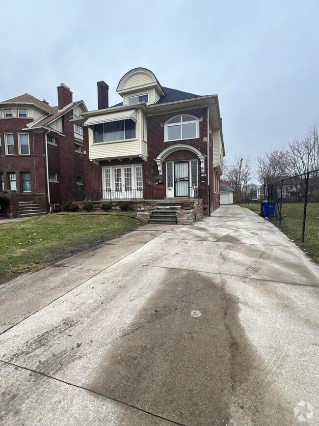 West Virginia Park Apartments for Rent with a Yard - Detroit, MI - 19 ...