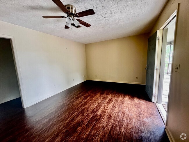 Oak Vale MS Condos for Rent