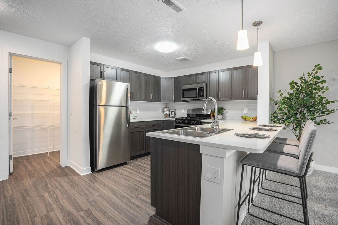 Meadowbrooke Apartment Homes - 5012 Verdure Pky Grand Rapids, MI 49512 ...