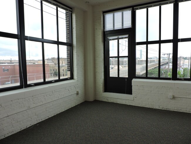 Paper Box Lofts Apartments - Milwaukee, WI | Apartments.com