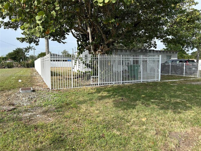 22032 SW 122nd Ave Unit B, Goulds, FL 33170 - Room for Rent in Goulds ...