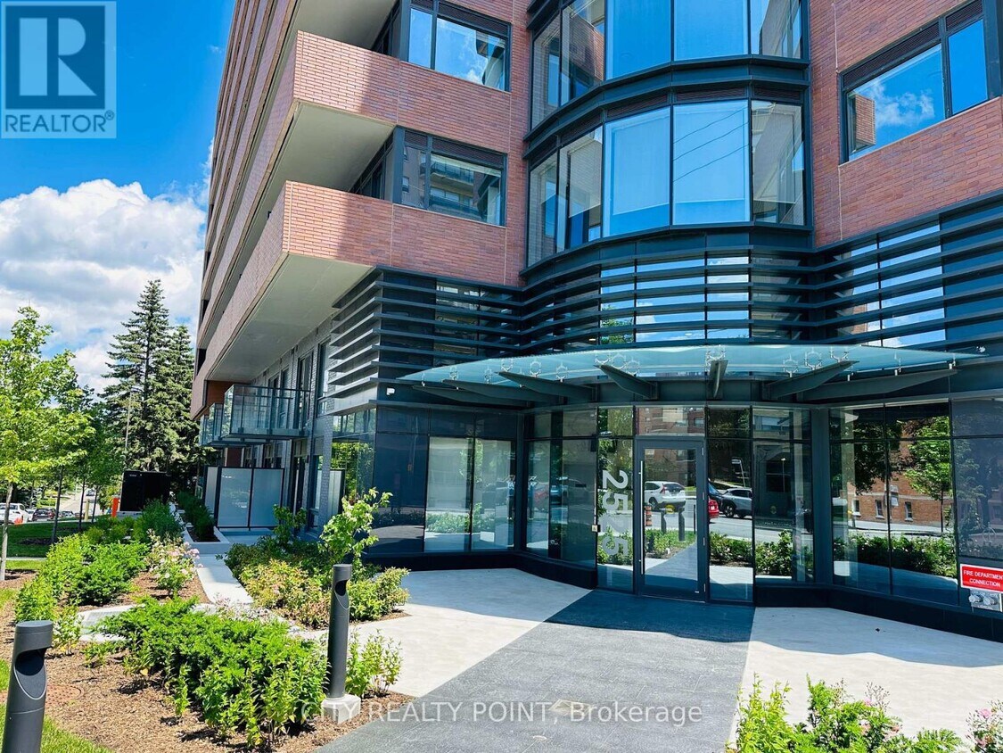 2525-2525 Bathurst St, Toronto, ON M6B 2Y9 - Maison à Louer à Toronto ...