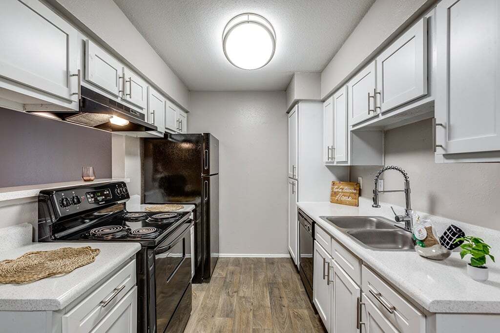 Mission James Place Apartments - 4009 Victory Dr Austin, TX 78704 ...