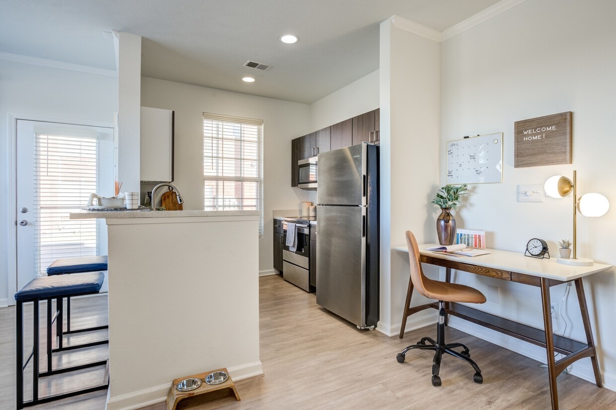 Bayview Club Apartments - 7545 Bayview Club Dr Indianapolis, IN 46250 ...