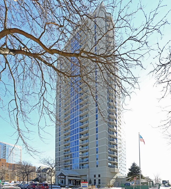 Landmark On The Lake Rentals - Milwaukee, WI | Apartments.com